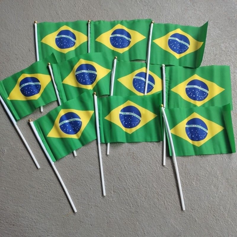kits de12 e 24 e 36 unidades,Míni Bandeiras de mão do Brasil 14x20 ...