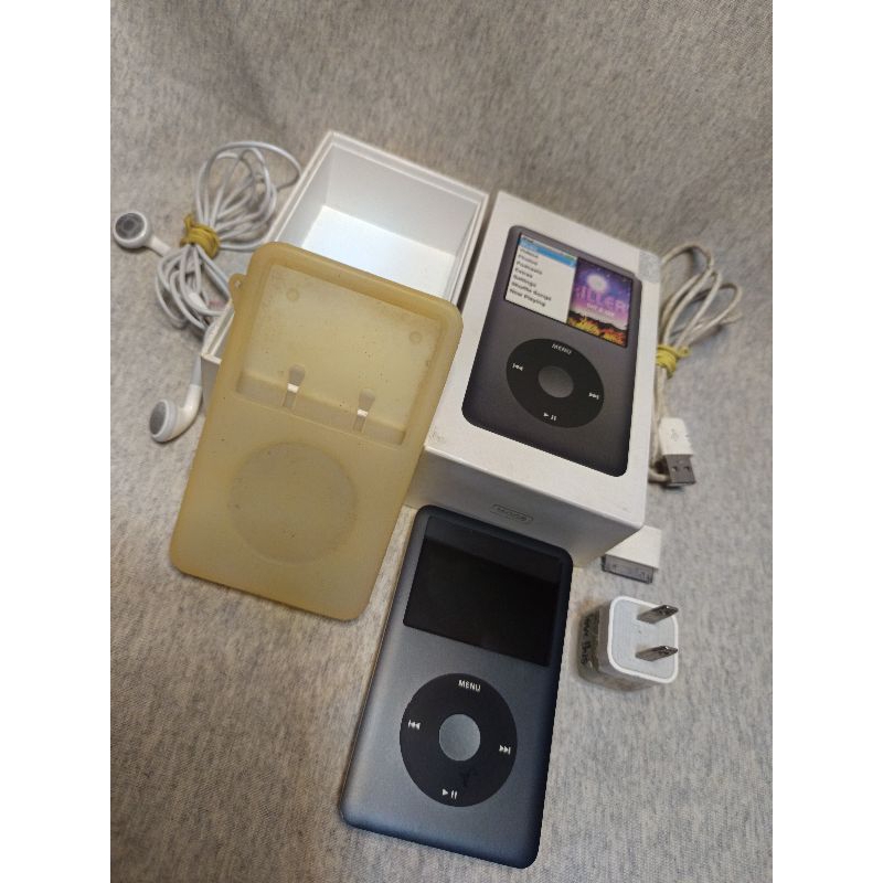 ipod classic 160gb. carregador, cabo, capinha e fone (não sei se o fone ...