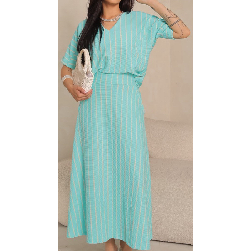 conjunto de saia longa rodada listrada bolso lateral blusa manga curta ...