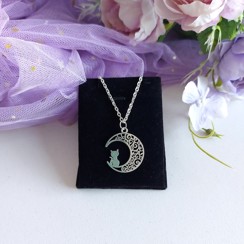 Colar Gatinho na Lua Crescente Prateada | Shopee Brasil