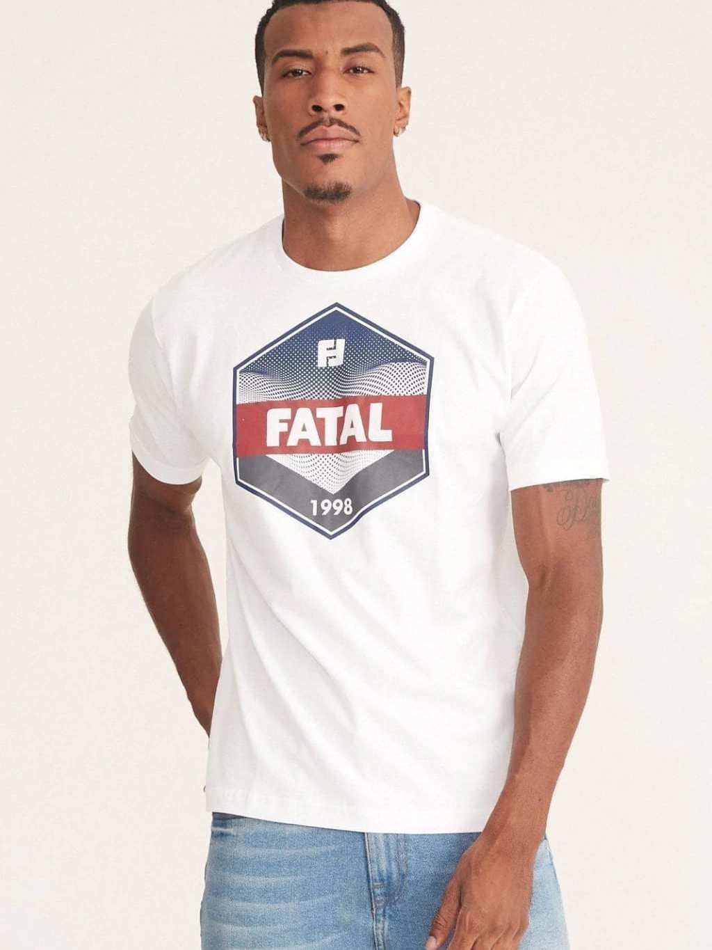 Camiseta Fatal Surf Regular Logo Degrade 1998 Colorido Cavera Verão ...