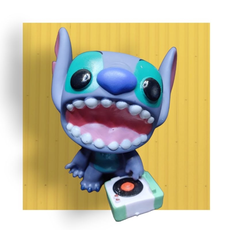Boneco Funko Pop Lilo e Stitch Stich DJ action figure | Shopee Brasil