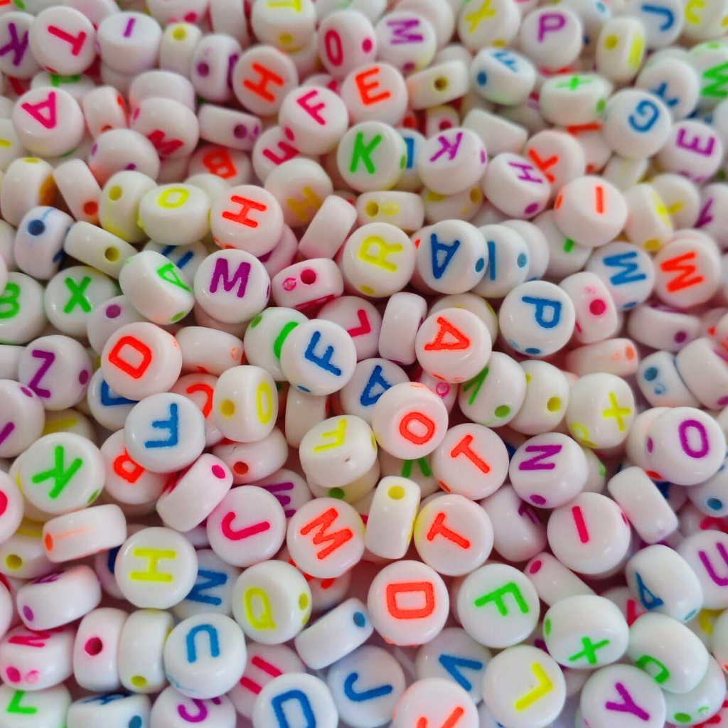 Mil Und Miçanga de Letras Alfabeto Colorida 7mm | Shopee Brasil