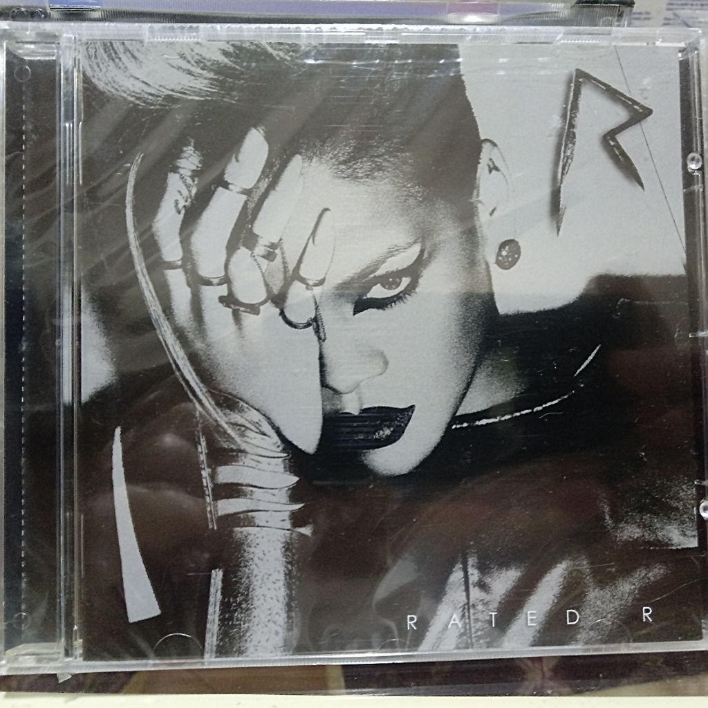 Cd Rihanna - Rated R (Lacrado) | Shopee Brasil