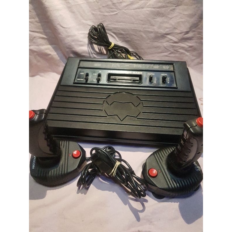 Atari Dactar Mod Av e joysticks dynacom. Um deles está girando a base ...
