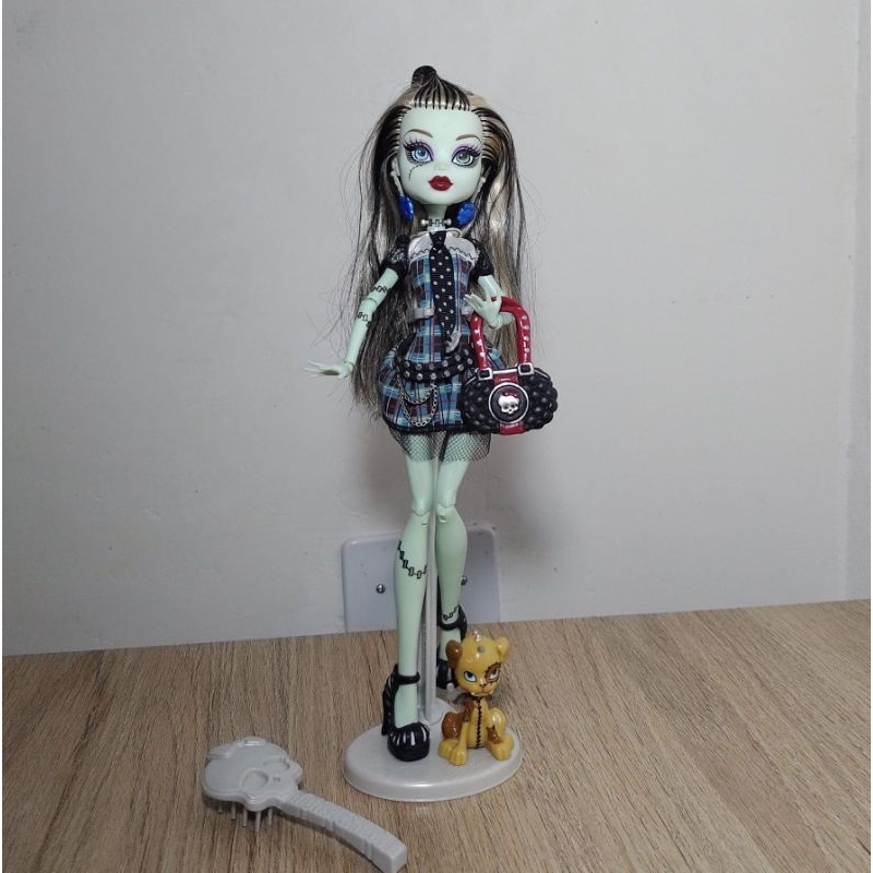 Boneca Monster High Frankie Stein Básica Mattel | Shopee Brasil