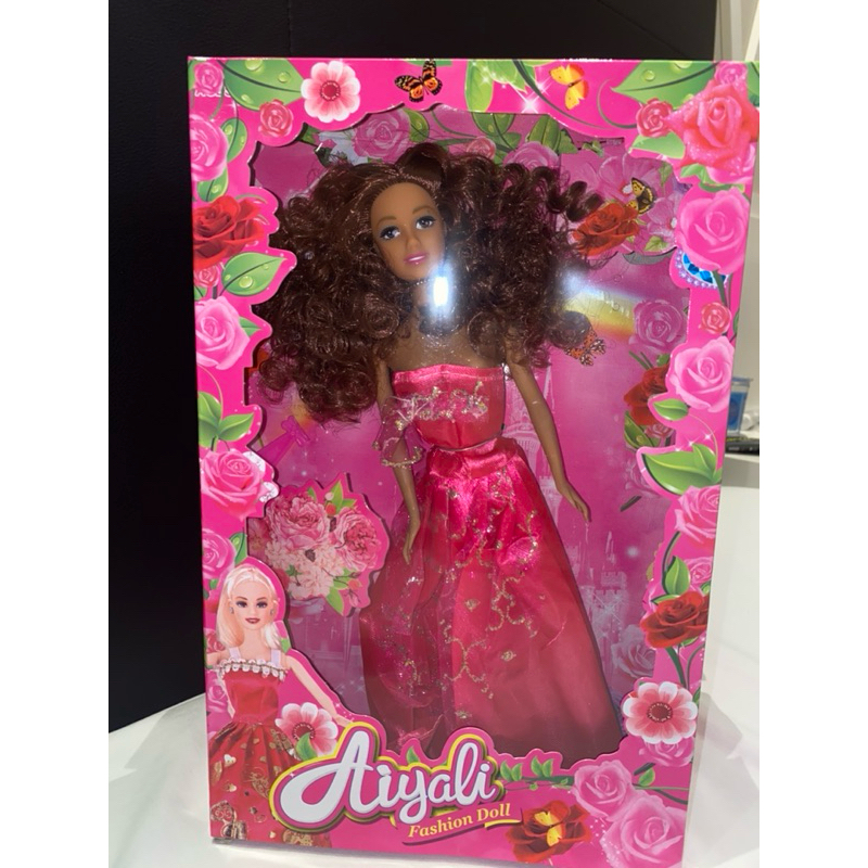Boneca fashion doll (similar Barbie) | Shopee Brasil