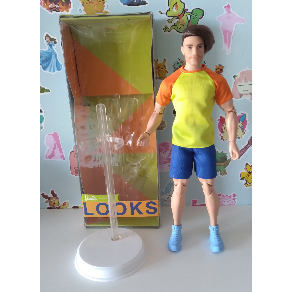 BONECO KEN LOOKS 18 SIGNATURE COLLECTOR ACESSORIOS CAMISETA AMARELA ...