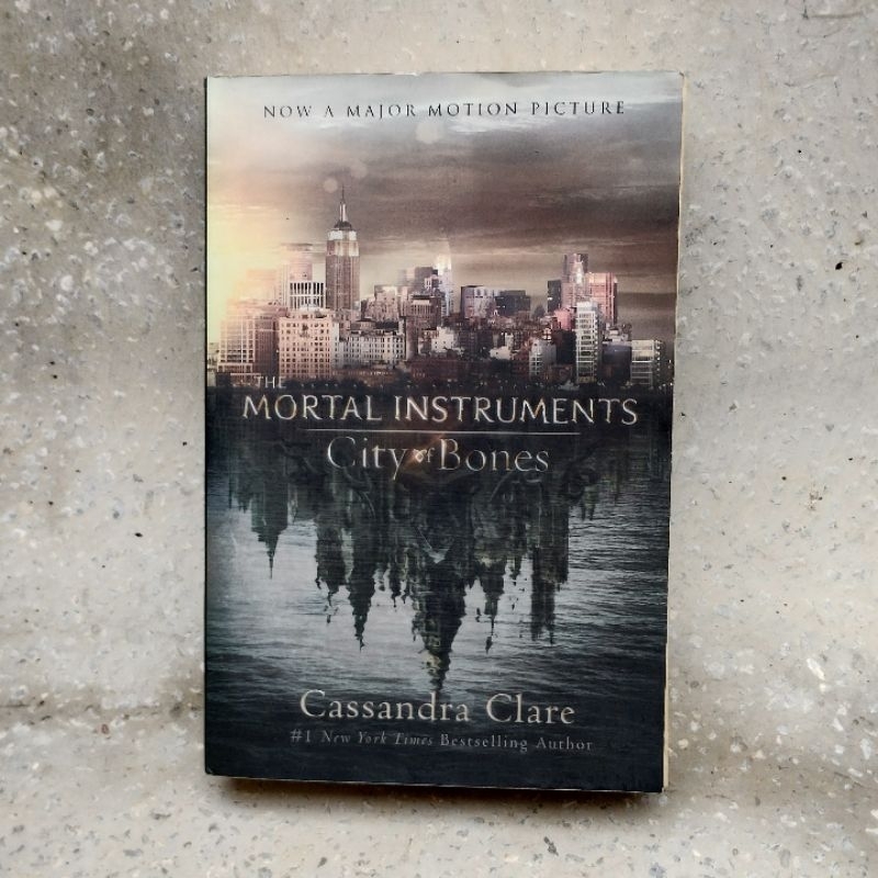 Livro The mortal instrumental - Cassandra Clare - Importado | Shopee Brasil