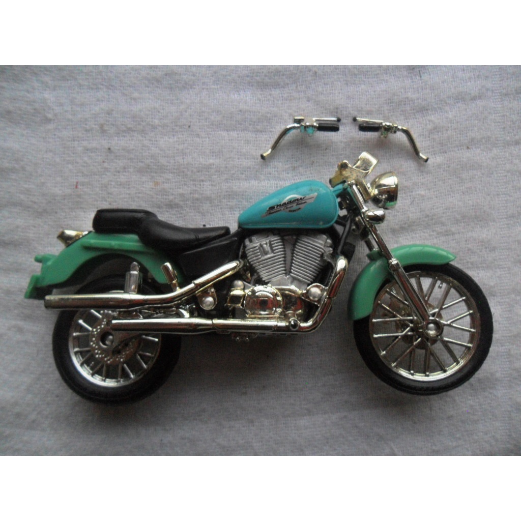MINIATURA DE MOTOCICLETA - ANO 1990 - MODELO - HONDA SHADOW VT 1100 C - ESCALA 1/18 - MAISTO ...
