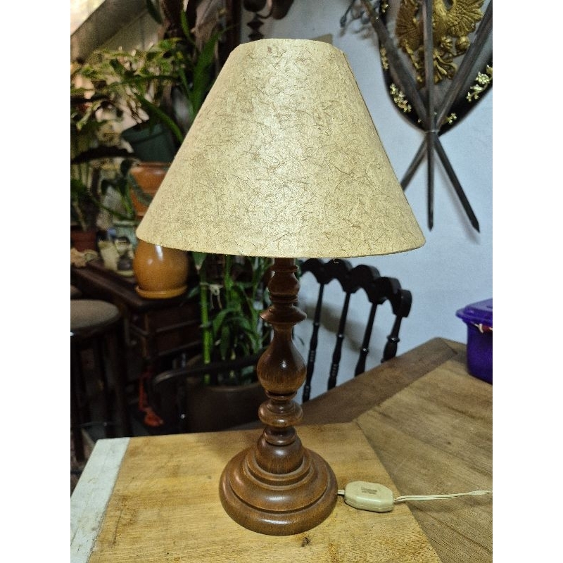 Abajur Antigo com Base de Madeira / 43 cm de altura | Shopee Brasil