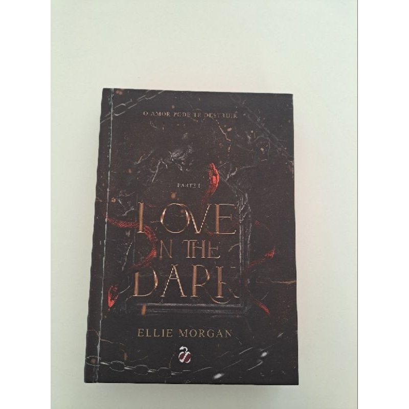 Livro Love in The Dark - Ellie Morgan Autografado | Shopee Brasil
