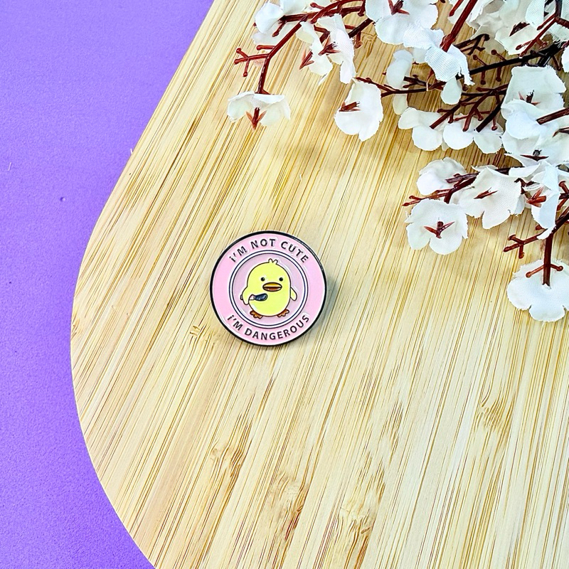 Pin Not Cute | Broche fofo | Pin fofo | Broche patinho | Shopee Brasil