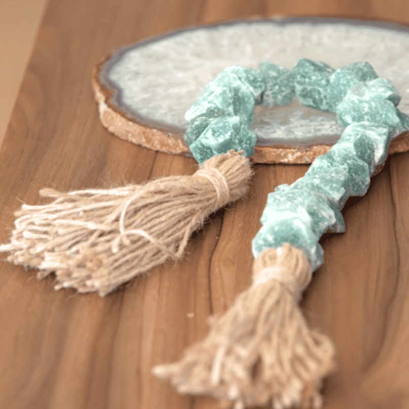 Colar de Mesa Decorativo Londres Mini em Pedra Bruta e Juta Natural ...