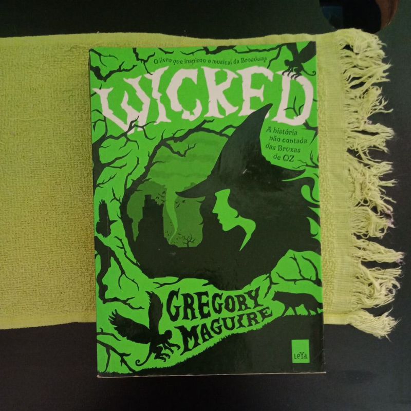 livro Wicked semi novo . | Shopee Brasil