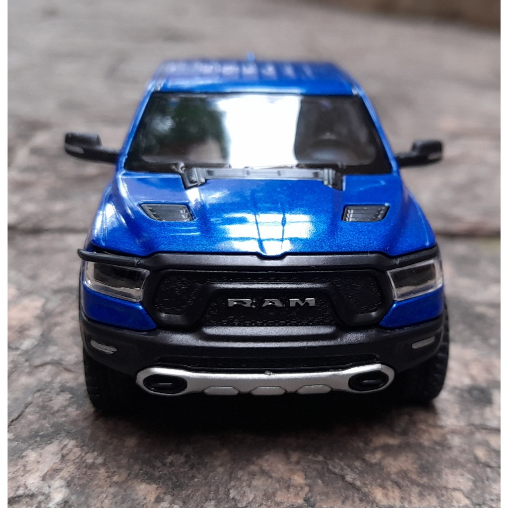 Miniatura Pickup RAM 1500 Azul 1:46 Kinsmart 2019 Metal e Fricção ...