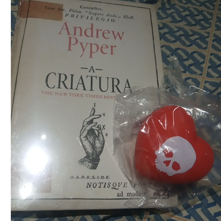 A Criatura - Andrew Pyper + coração Anti estresse Darkside | Shopee Brasil