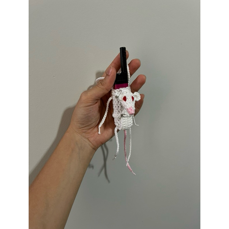 porta isqueiro de crochê em formato de rato branco | Shopee Brasil