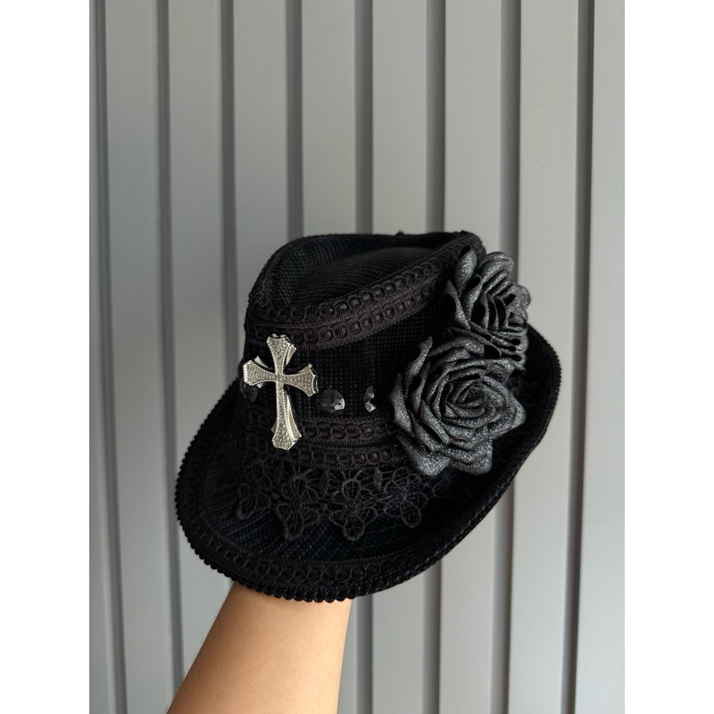 Chapéu pombogira veludo preto/ preto e roxo, dourado, branco e prata ...