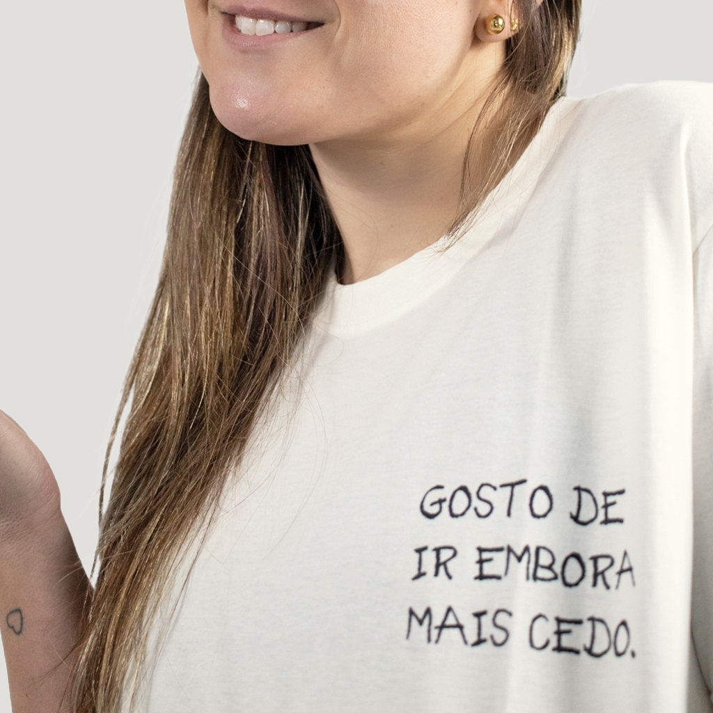 Camiseta Gosto de Ir Embora Mais Cedo Frase Engraçada Meme Divertida ...