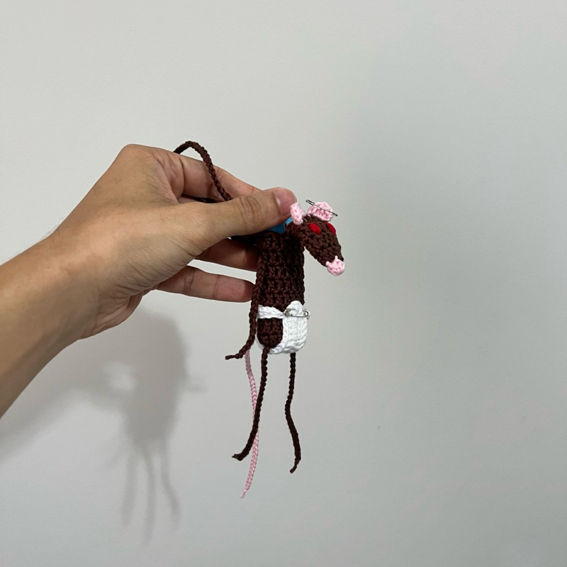 porta isqueiro de crochê em formato de rato na cor marrom | Shopee Brasil