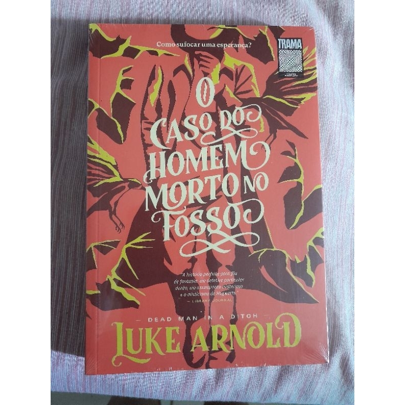 O caso do homem morto no fosso de Luke Arnold | Shopee Brasil