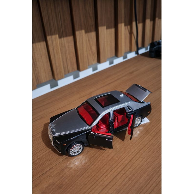 Miniatura Rolls Royce Phantom 1/32 com luzes e som | Shopee Brasil