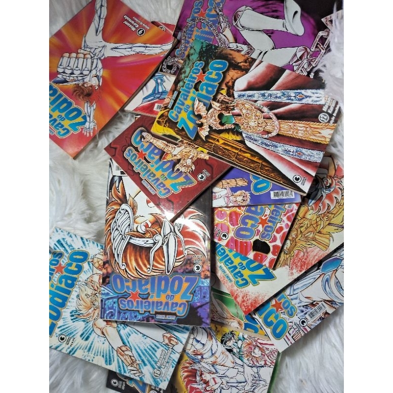 Diversos volumes do mangá Cavaleiros do Zodíaco | Shopee Brasil