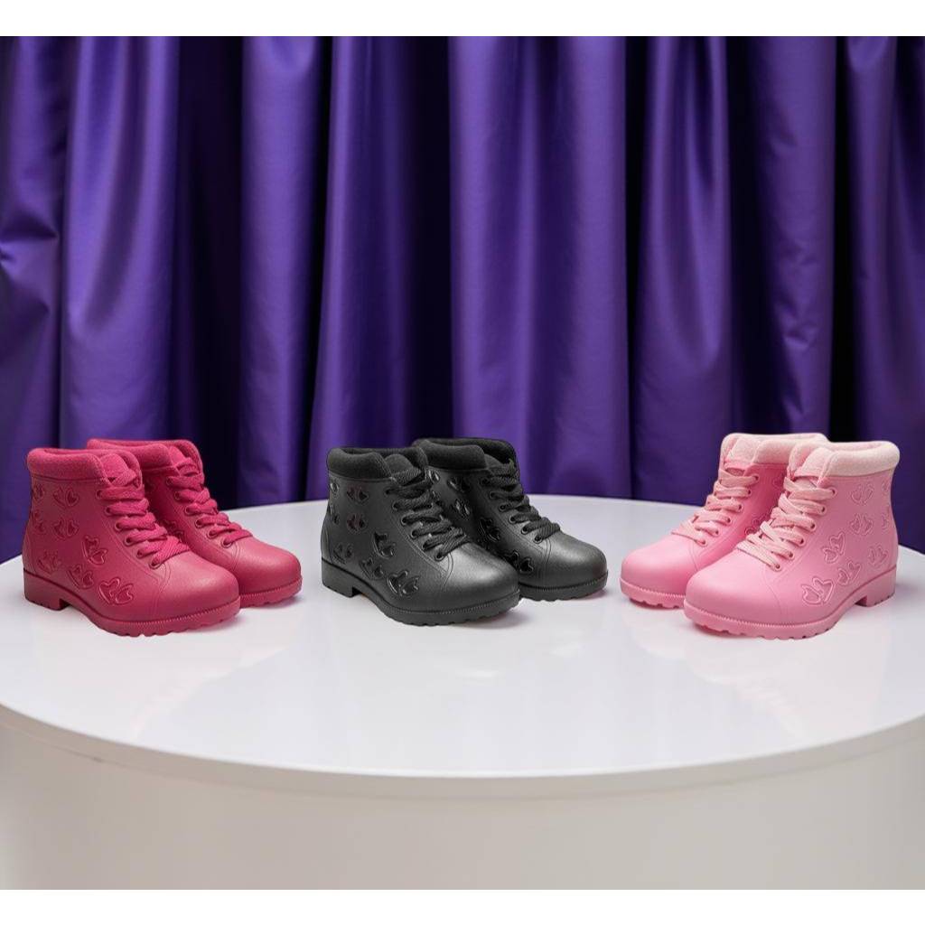 Botinha Infantil Estilo Coturno em PVC | Leve, Antiderrapante e ...