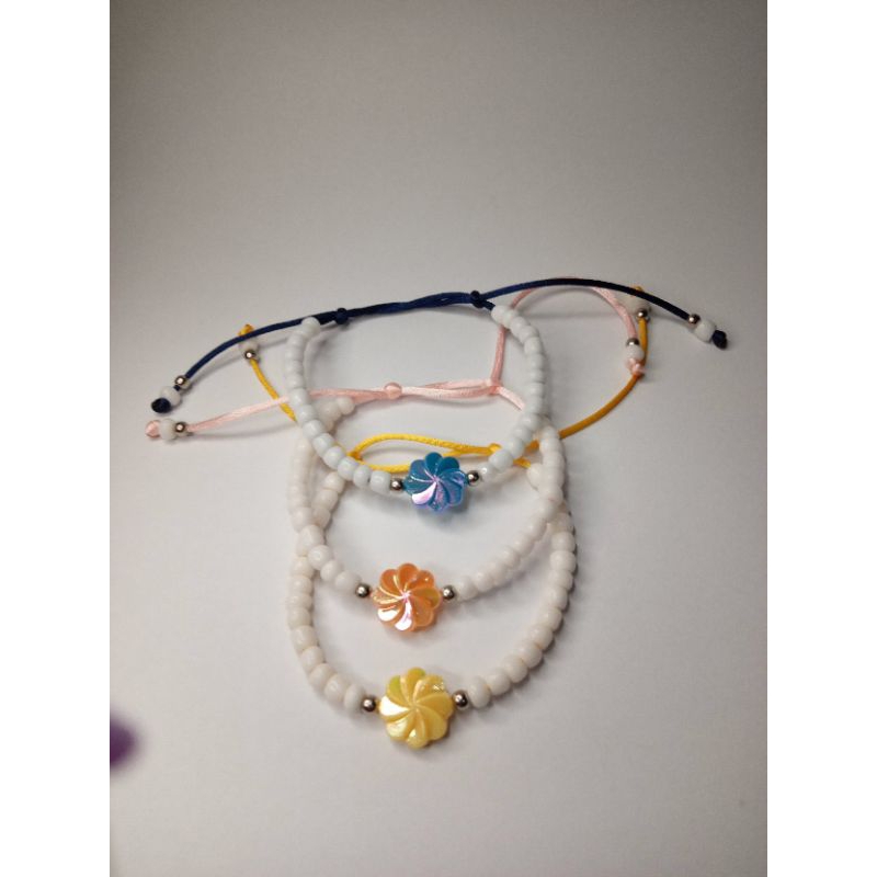 Pulseira Flor Ajustável Nas Cores Azul, Rosa e Amarelo | Shopee Brasil