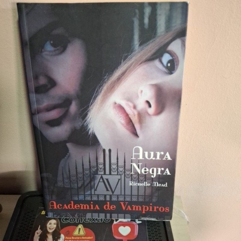 Academia de vampiros, vol. 2 Aura Negra- Richelle Mead. | Shopee Brasil
