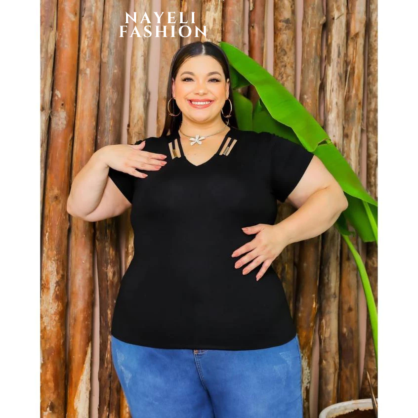 Blusa Plus Size Manga Curta Visco Lycra Premium com Detalhe na Gola de ...