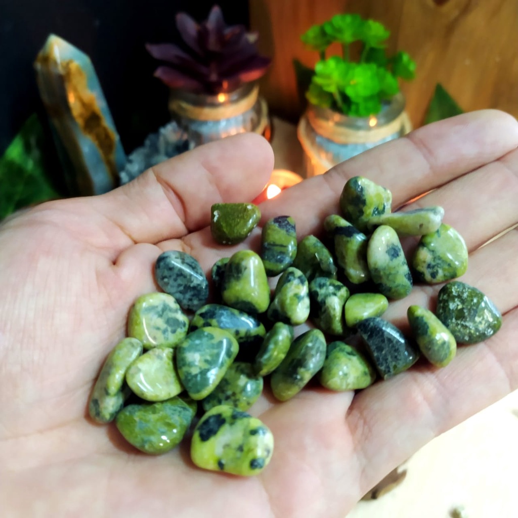 Kit 6 Pedras Jade Nefrita Jadeita Rolada Amuleto Mini - Proteção e ...