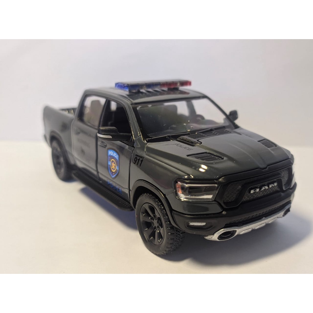 Carrinho de Ferro Ram 1500 Brinquedo com Abertura de Porta e fricção ...