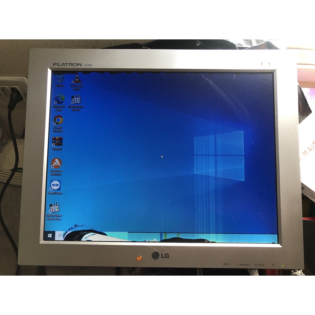 Monitor LG Flantron L1503S com defeito na tela sem base | Shopee Brasil
