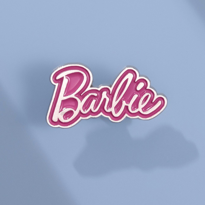 Pin Rosa Barbie Esmalte Pins Filme Brochura Texto Doll Lapela Crachá ...