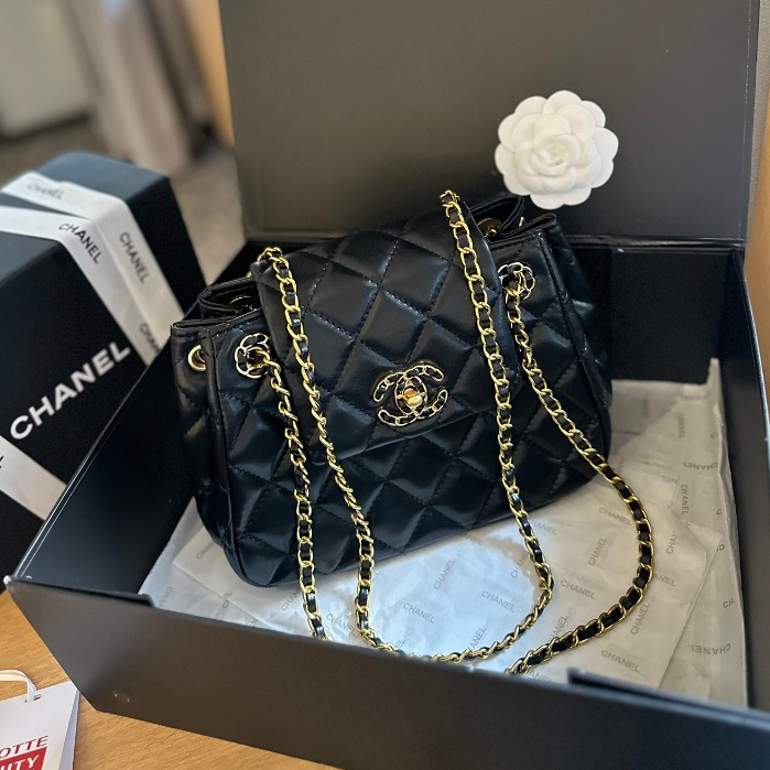 Chanel CHANEL Diamante CHANEL Aba de Couro com Aba de Couro com Aba de ...