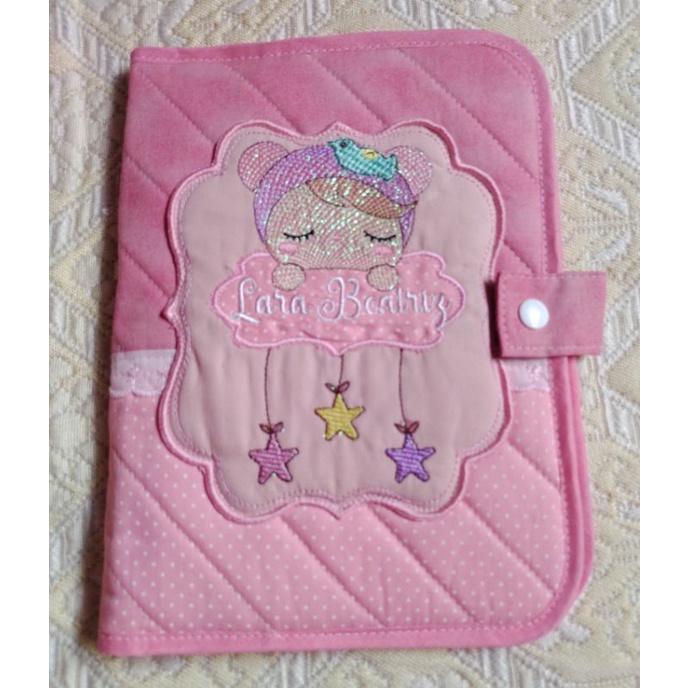 Porta caderneta de vacina tema Metoo Doll. Porta caderneta Boneca Metoo ...