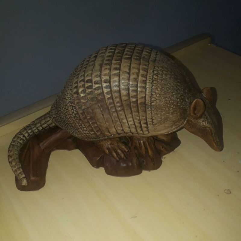 Escultura de tatu | Shopee Brasil