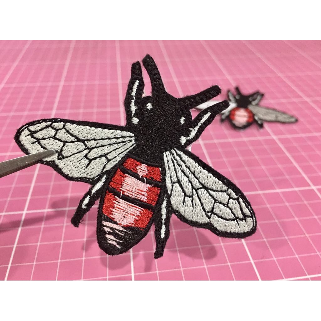 Patch Bordado Abelha Bee Inspired Termocolante - Rosa | Shopee Brasil Patch Bordado Abelha Bee Inspired Termocolante - Rosa | Shopee Brasil