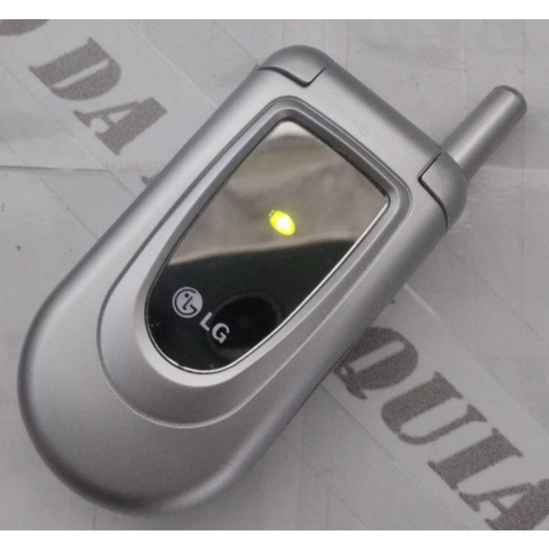celular LG C1100 flip pequeno espelho antigo de chip reliquia - Faz a Boa!