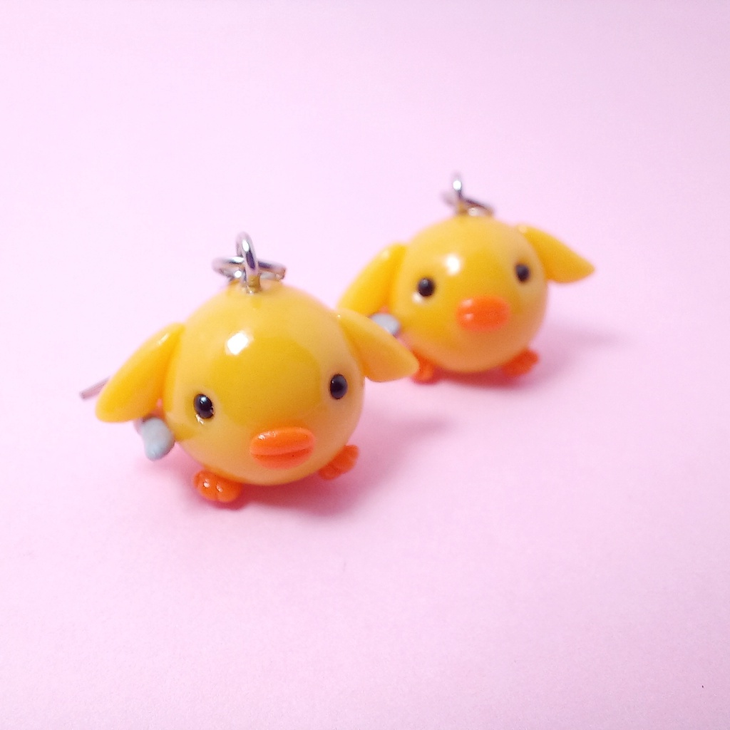 Brinco Pintinho com Faca (meme) | Shopee Brasil