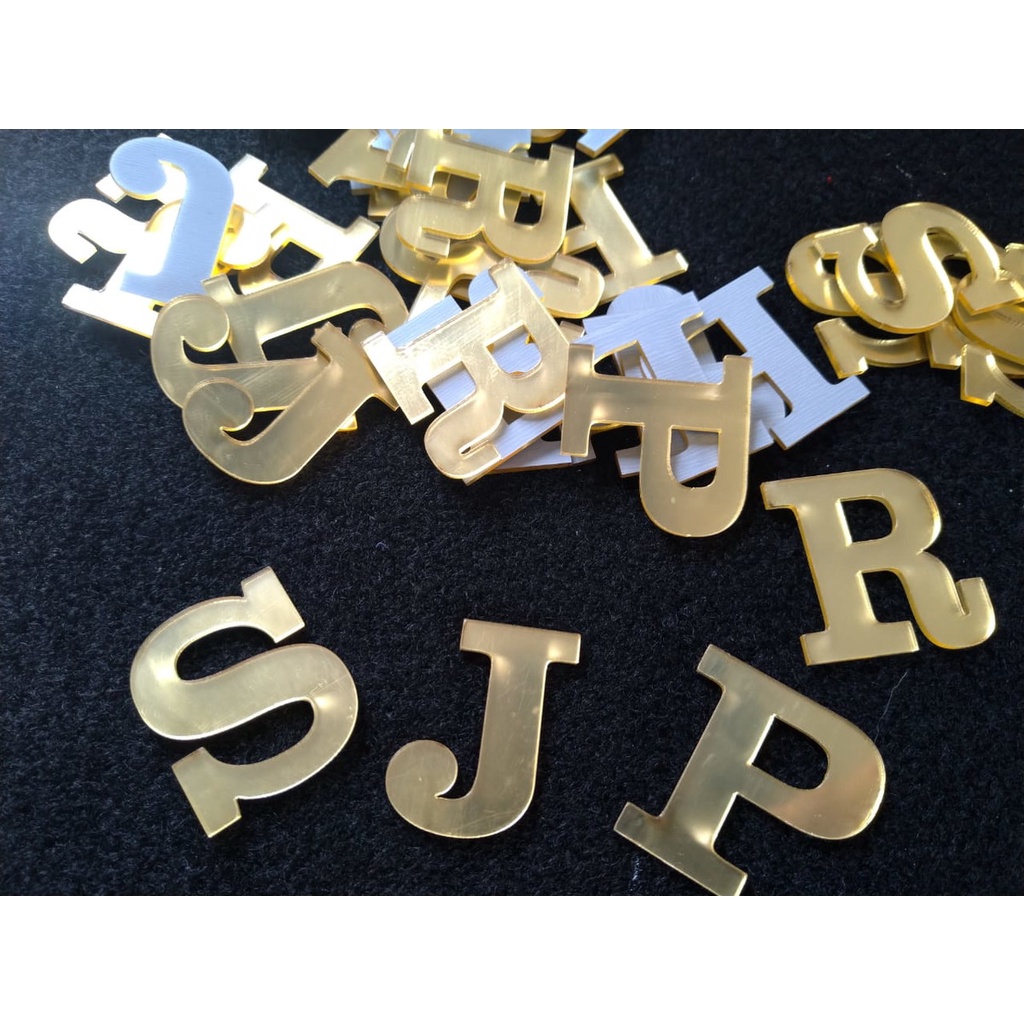 Letras em Acrilico Espelhado Dourado - 4cm - Escorrega o Preço