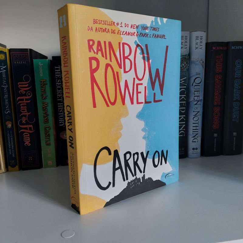Livro Carry On - Rainbow Rowell | Shopee Brasil