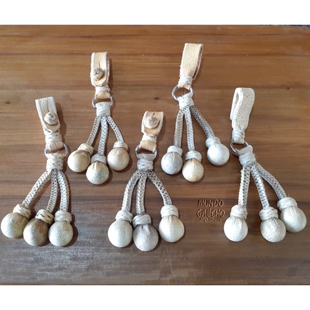 Chaveiro Boleadeira em Couro Crú Trançado | Shopee Brasil