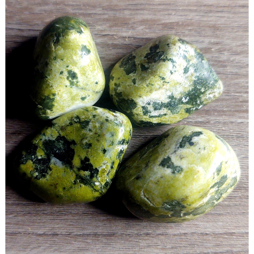 Jade Nefrita ( Jadeíta ) Pedra Rolada Cristal Natural Cristais ...