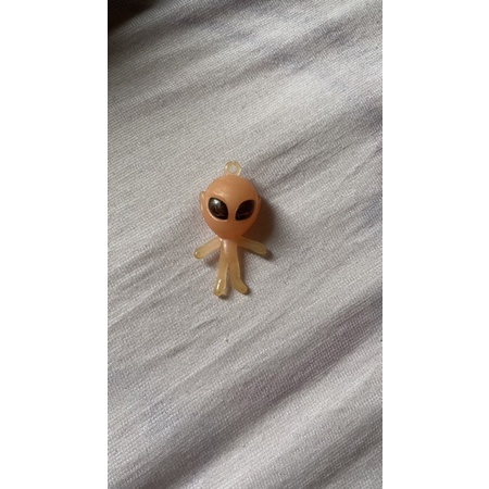 Conexão Alien - Elma Chips - Pingente Cheetos | Shopee Brasil