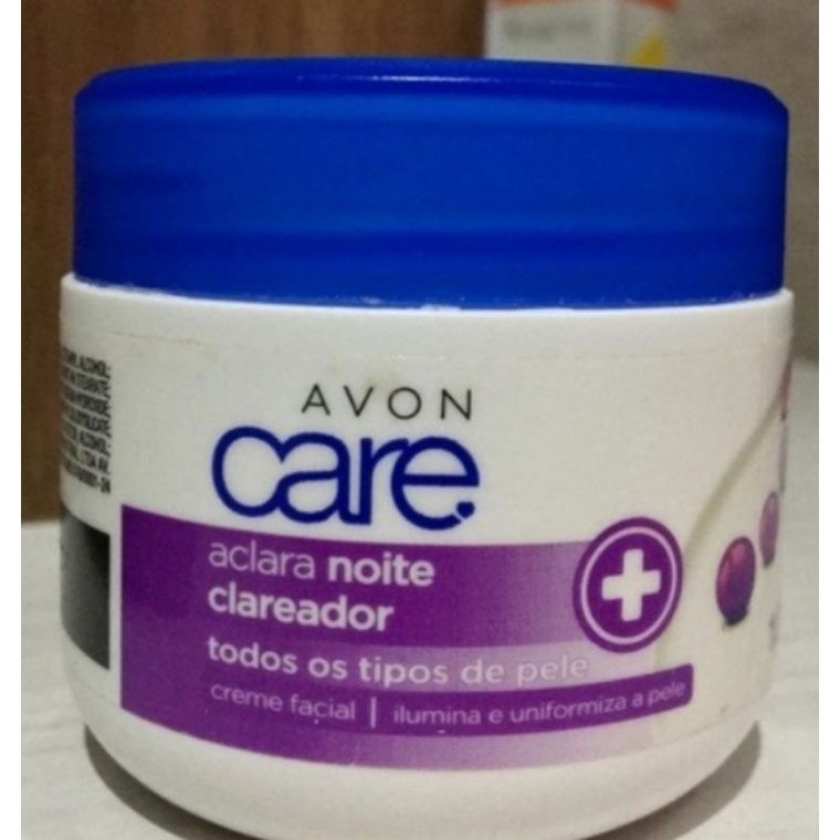 Hidratar o rosto com o creme clareador Avon Care Aclara noite 100g ...