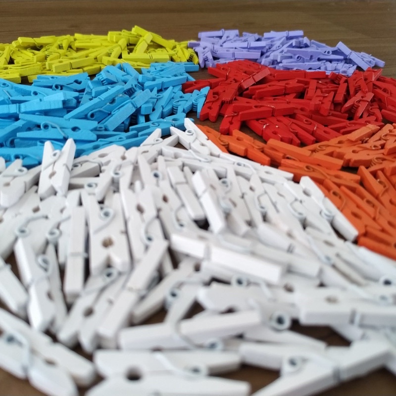 Mini pregador / Mini prendedor 2,5cm pacote - 50 unidades | Shopee Brasil