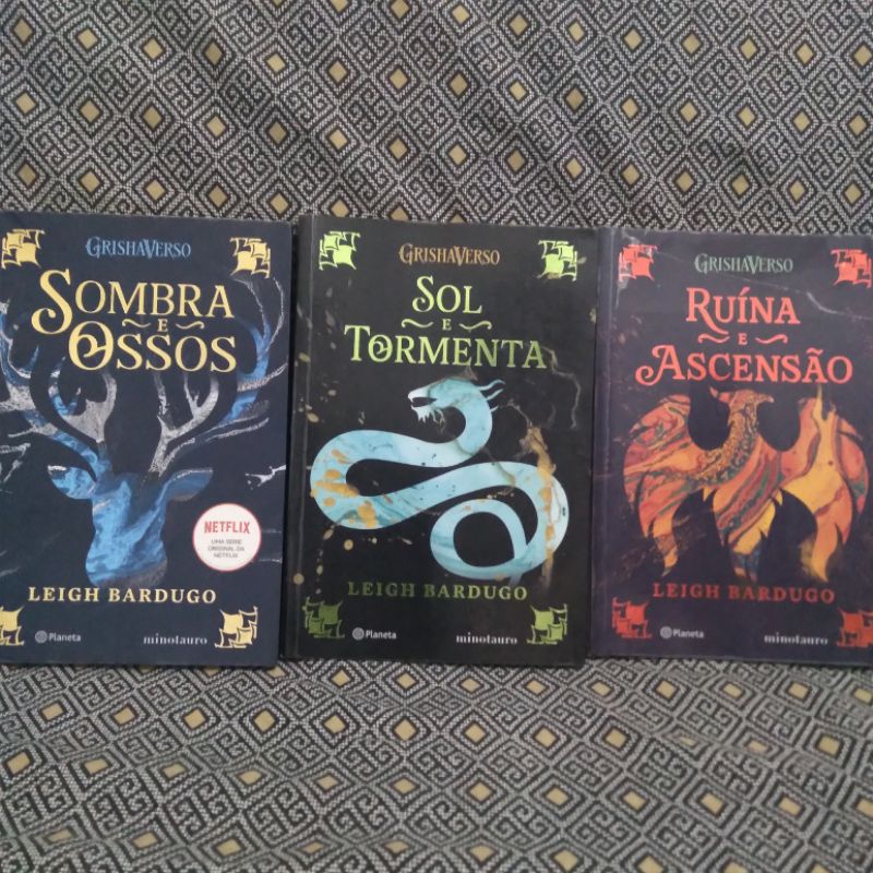 trilogia Sombra e ossos Leigh Bardugo | Shopee Brasil